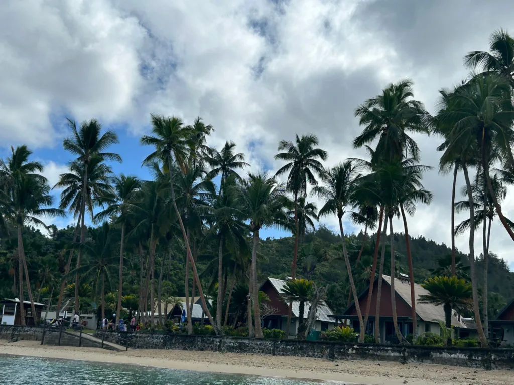 Glass-bottom boat tour - Fiji Hideaway Resort & Spa 2025 - Fiji ...
